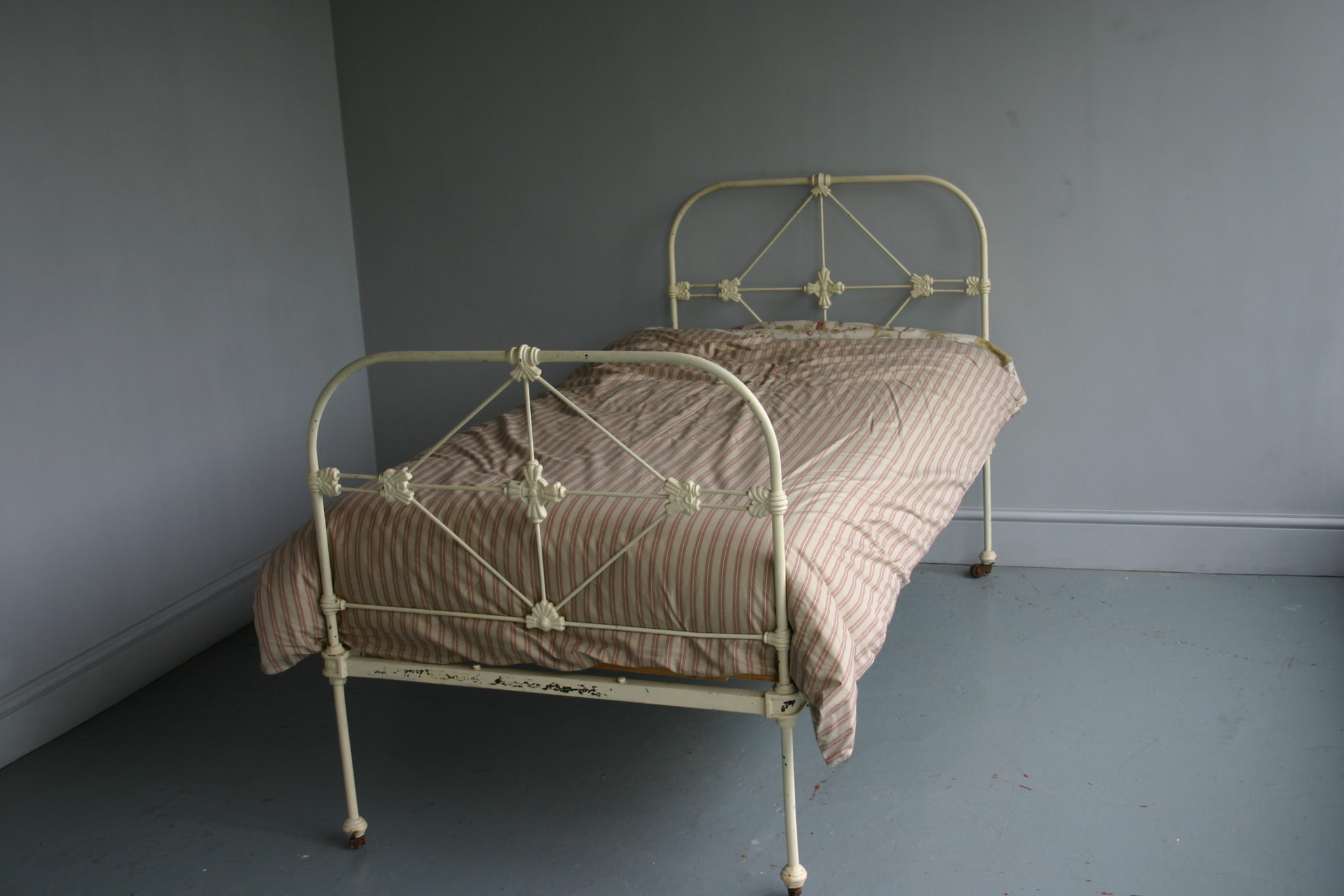 90cm Antique Iron Bedstead 9364C36 - Bed Bazaar