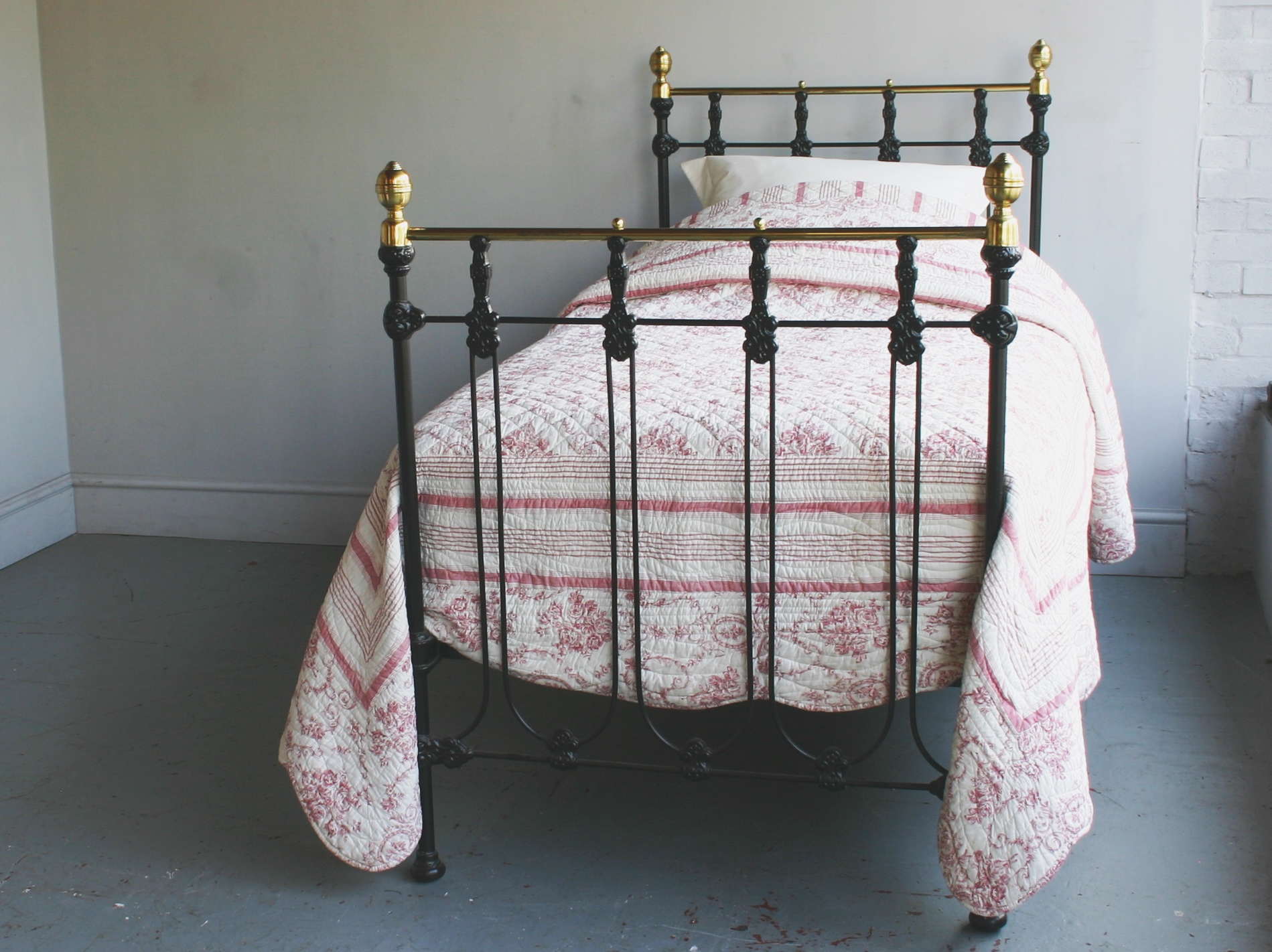 90cm Antique Brass & Iron Bedstead - Bed Bazaar