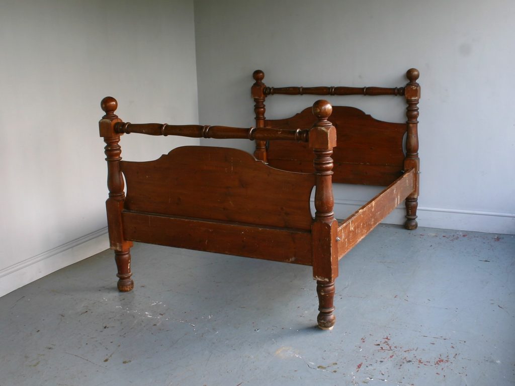 135cm Antique Wooden Bedstead 95412W54 - Bed Bazaar